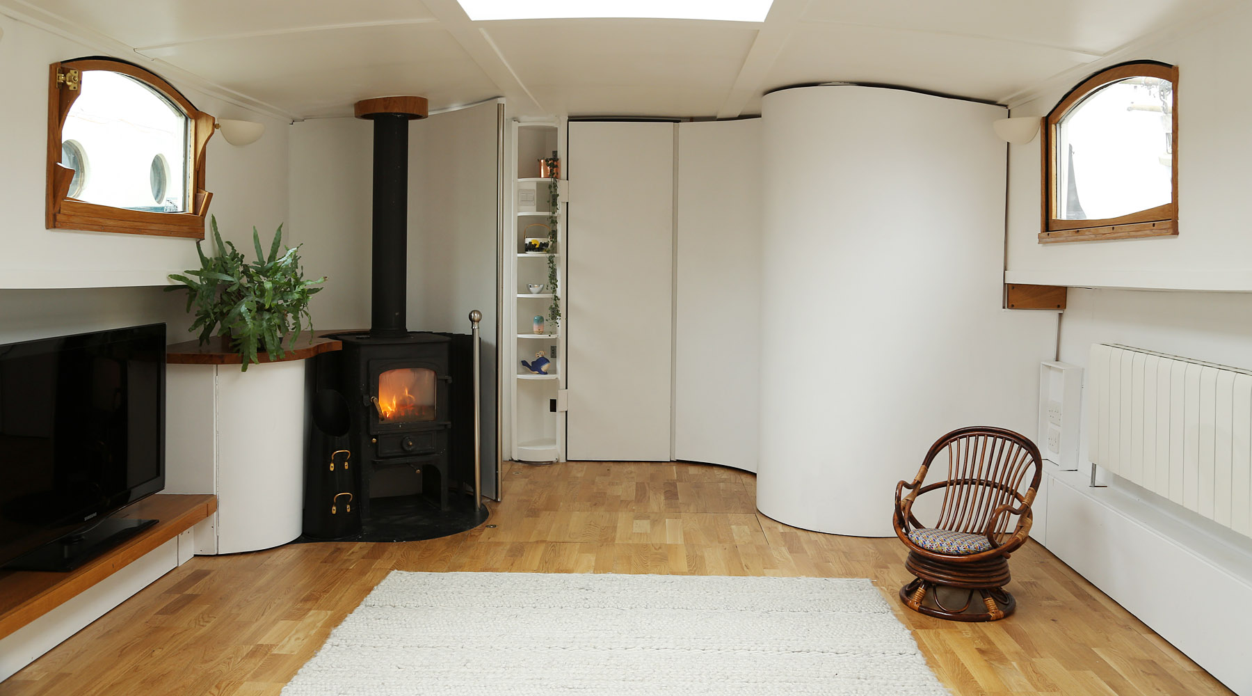 Yogi – Dutch Barge